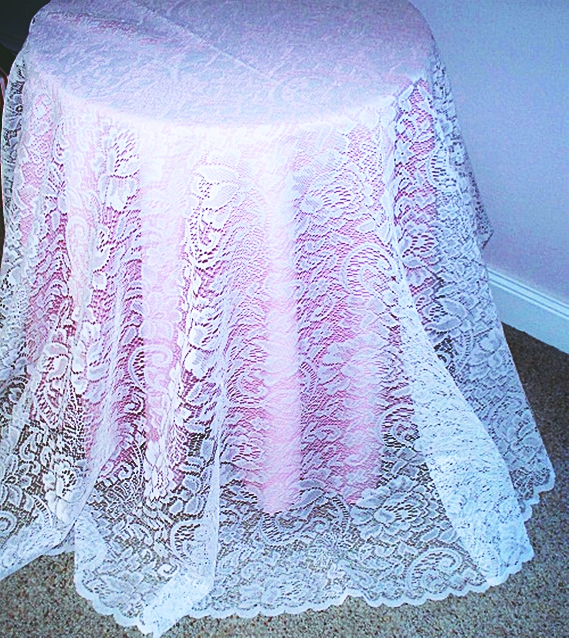 white tablecloths round